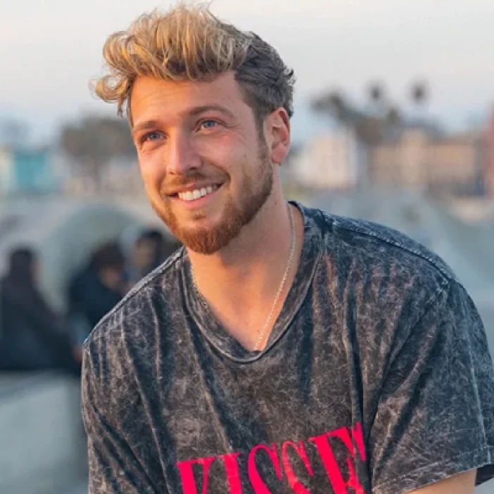 Work with Sam Thompson | Reality TV Influencer | Influencer Matchmaker